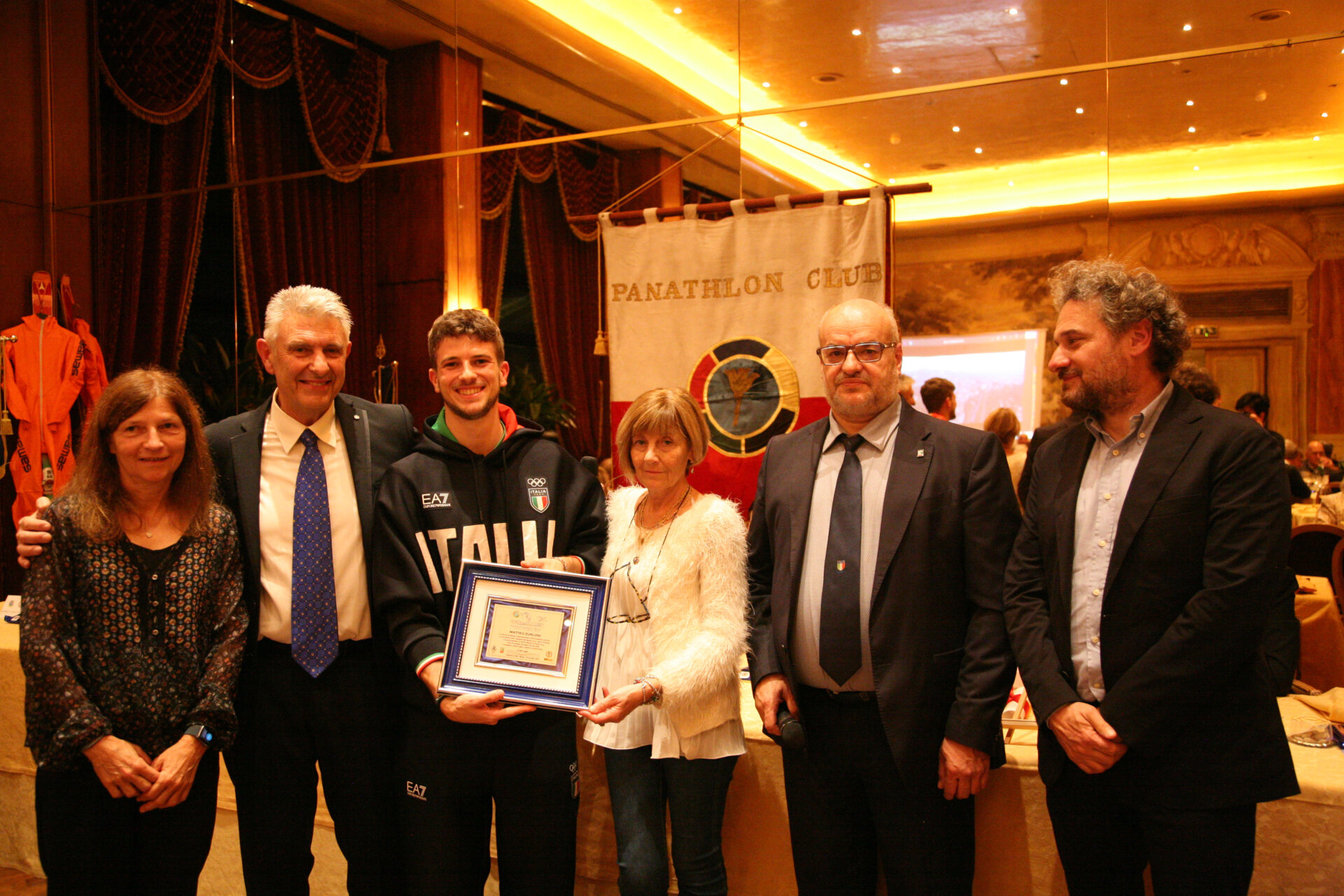 Premiato il campione mondiale di arrampicata sportiva Matteo Zurloni ...