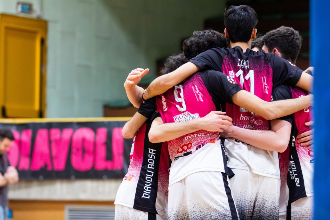 Il nuovo anno si apre con una vittoria (sofferta) per i Diavoli Rosa ...